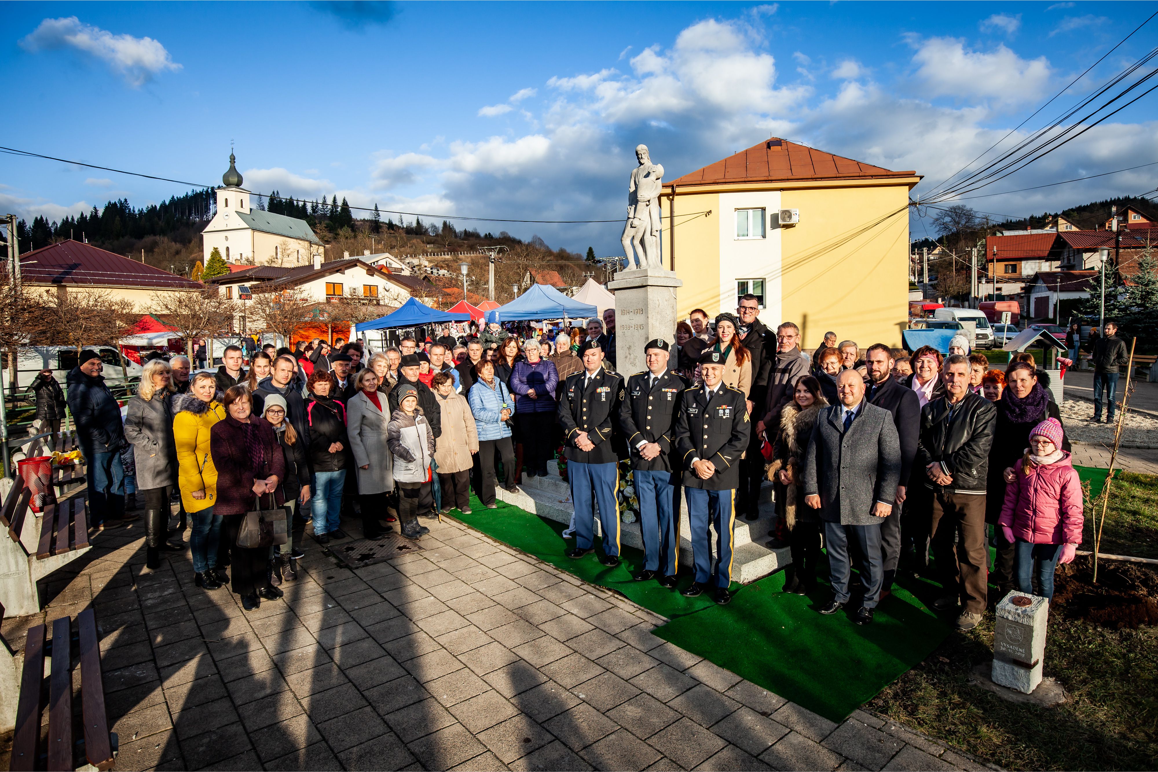 Tree of Peace in Divina village - Tree of peace / Strom pokoja